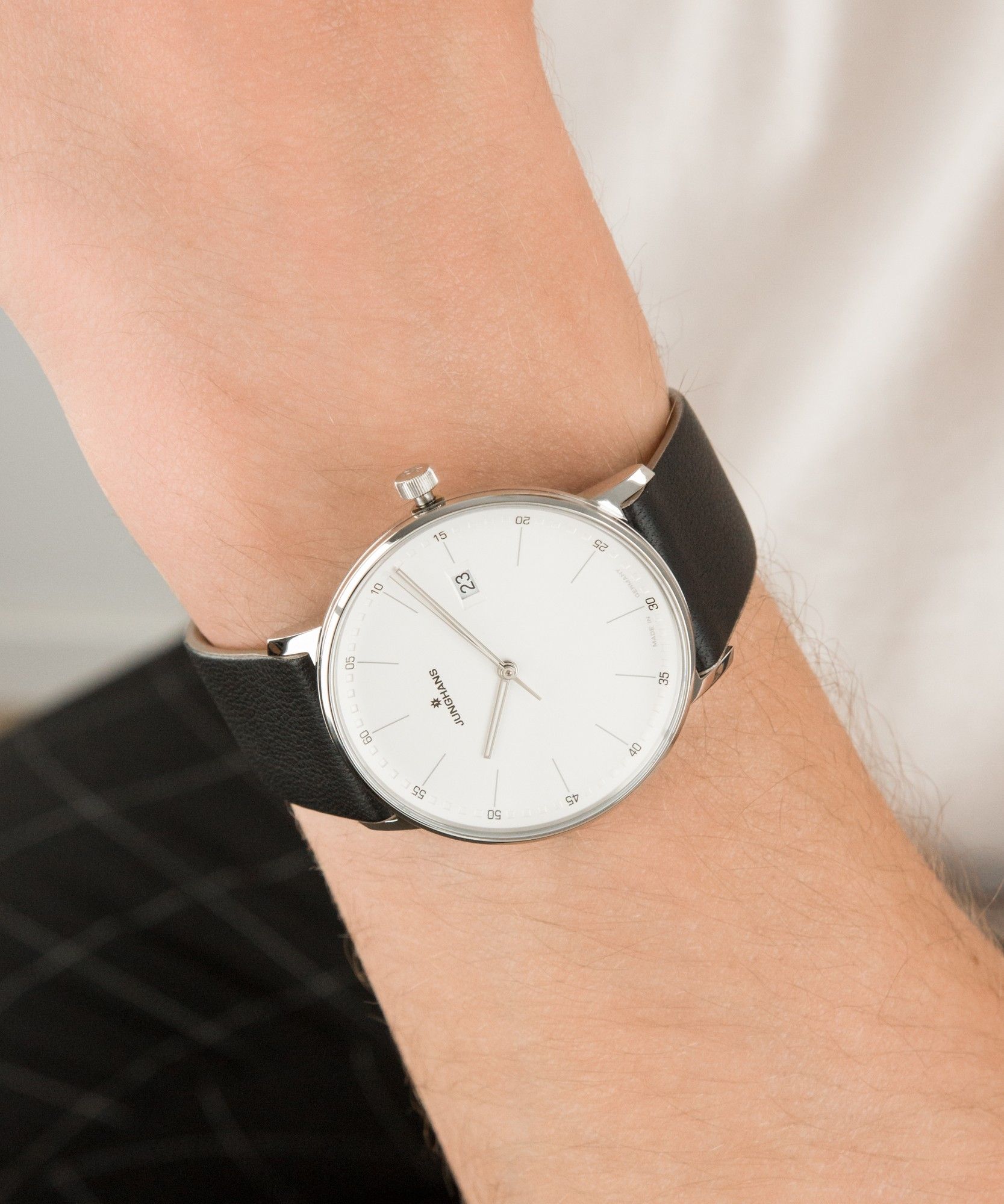 Junghans 041/4884.00 - FORM • Watchard.com