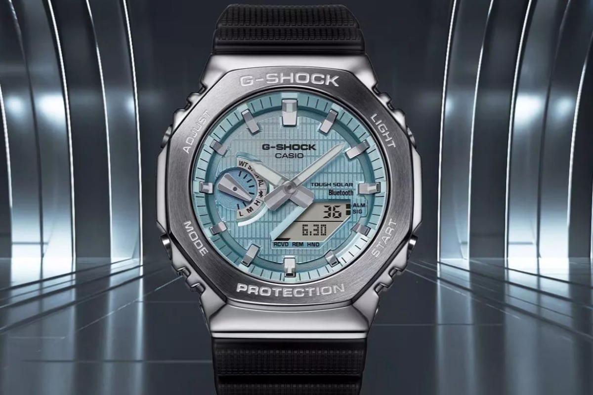 Unusual edition of the iconic Casio G-Shock model. Steel, composite and ...